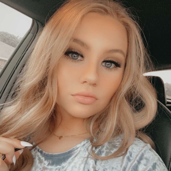 Keely's Closet (@keelysalyers) | Poshmark